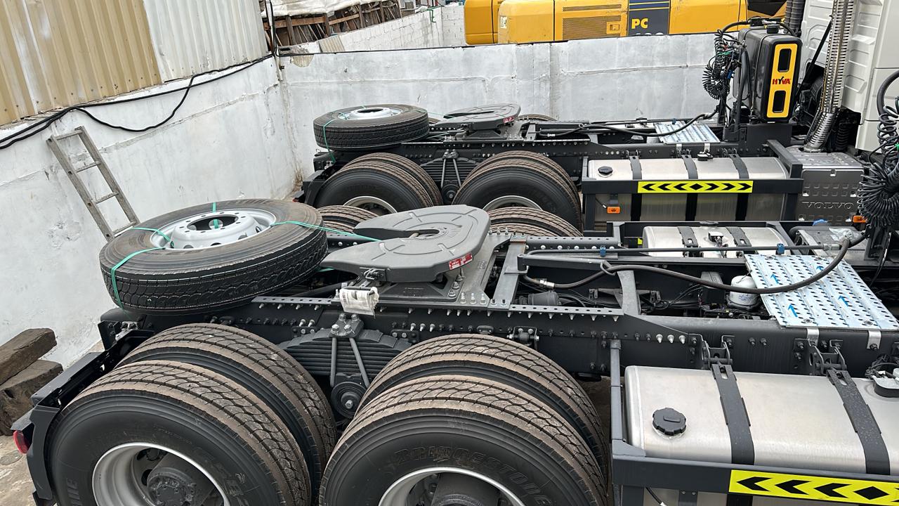 Volvo FM460 - Al Moezzi Liebher