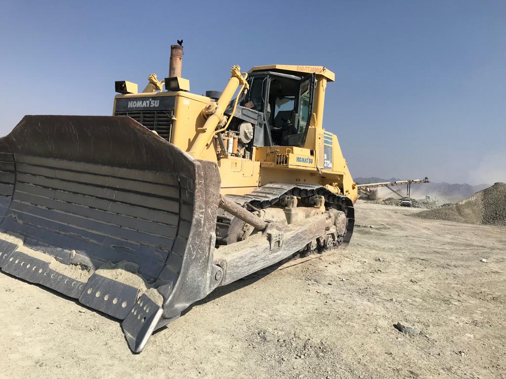 Komatsu 375 bulldozer - Al Moezzi Liebher